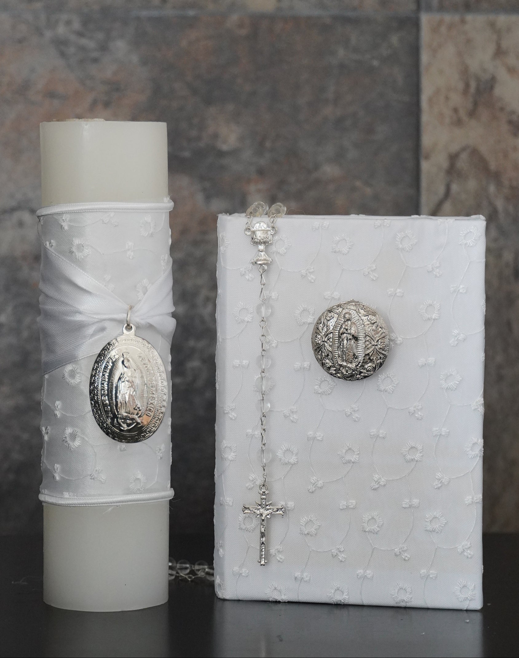 Kit de Primera Comunión con Biblia, Vela y Rosario – Elegante y ...